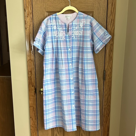 Miss Elaine | Intimates & Sleepwear | Miss Elaine Searsucker House Coat ...